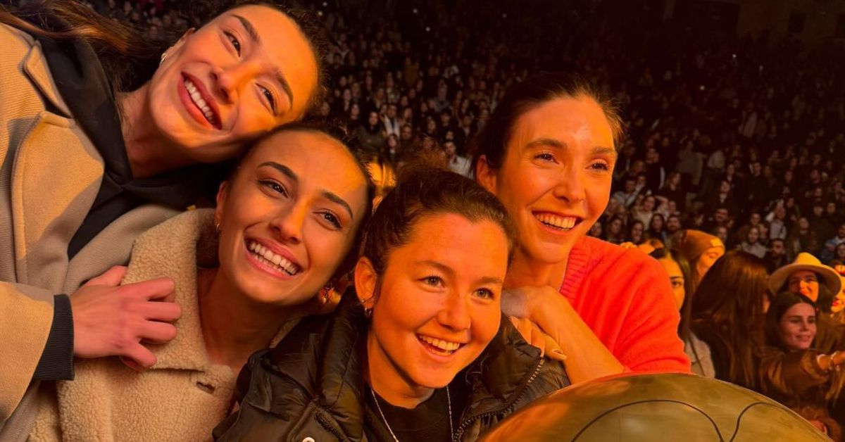 Hande Balad n Simge Ak z Ve Naz Aydemir Akyol Yal n Konserinde