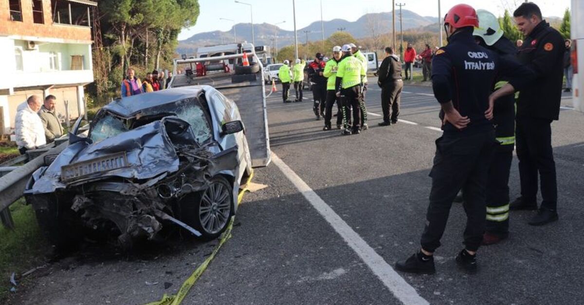Ordu'da kamyona arkadan çarpan otomobildeki 3 kişi öldü; kaza kamerada ...
