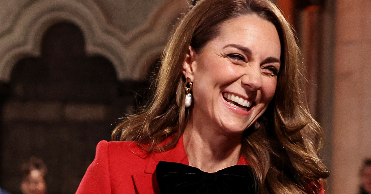 Prenses Kate Middleton ailesiyle birlikte Noel ayininde - magazin haberleri
