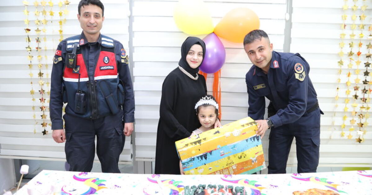 Samsun'da şehit kızına doğum günü sürprizi | Son dakika haberleri