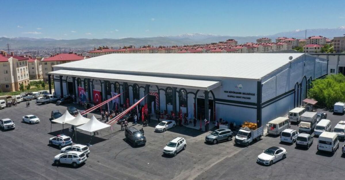 Van'da kapalı semt pazarı hizmete açıldı | Son dakika haberleri