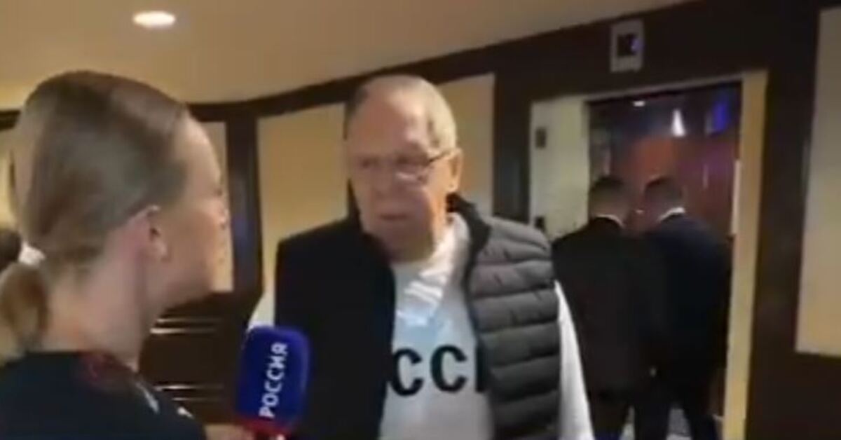 Rusya Dışişleri Bakanı Lavrov Alaska'ya SSCB yazılı tişörtle geldi ...