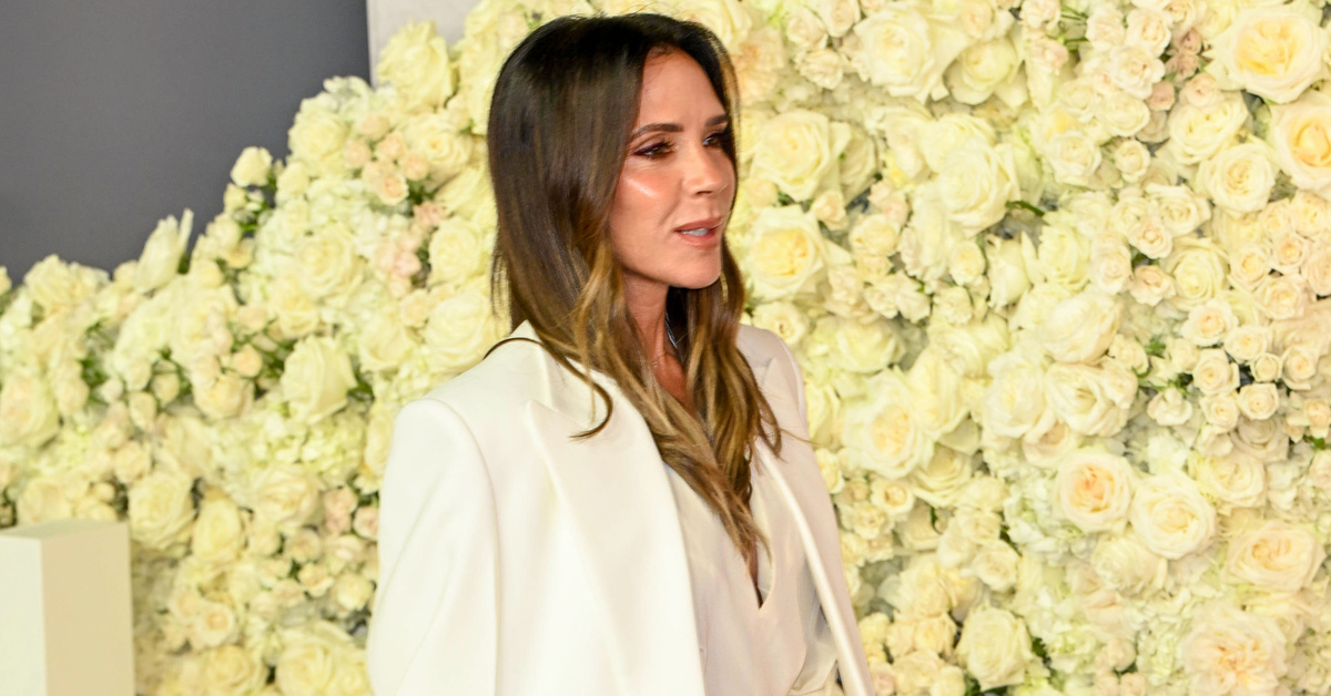 Victoria Beckham belgesel galasında oğlu Brooklyn'i yine yanında ...