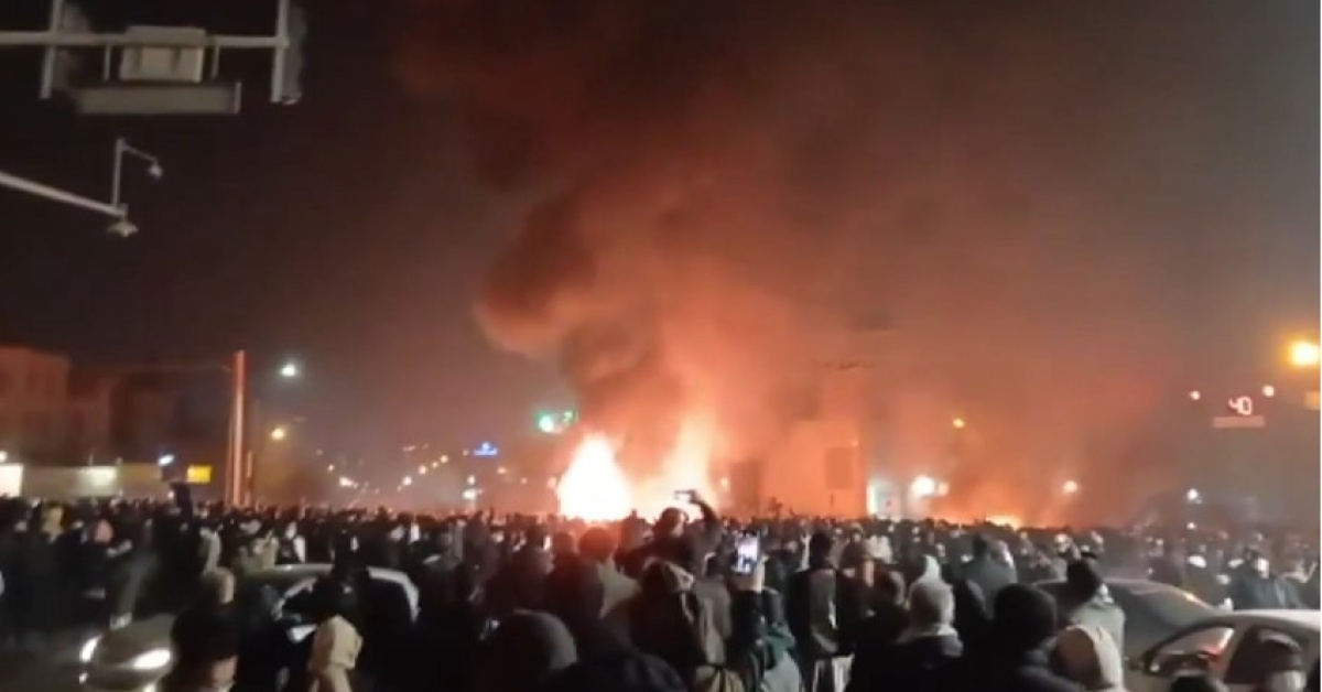 İran'da protestolar sürüyor: İnternet kesildi, 34 protestocu hayatını ...