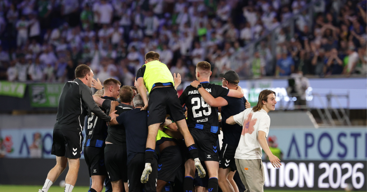 Paderborn Bundesliga'ya yükseldi, Wolfsburg 30 yıl sonra küme düştü