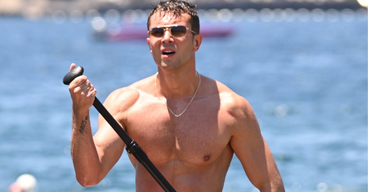 Onur Seyit Yaran, Bodrum tatilinde suda hünerlerini sergiledi - Magazin ...