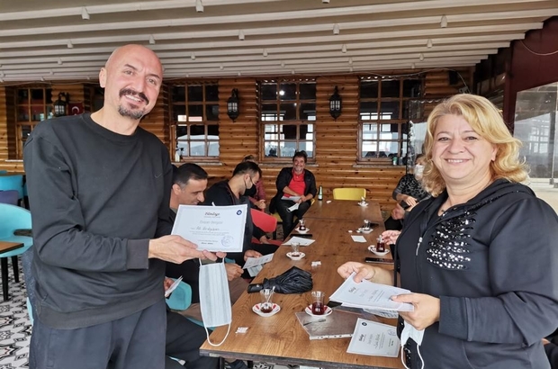 Kadın muhtar, balık tutabilmesi için eşine “hanımdan i̇zin belgesi ... Kadın muhtar, balık tutabilmesi için eşine “hanımdan i̇zin belgesi ...