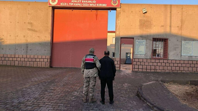 Kilis'te aranan hükümlü cezaevi ziyareti sırasında yakalandı - Kilis ... Kilis'te aranan hükümlü cezaevi ziyareti sırasında yakalandı - Kilis ...
