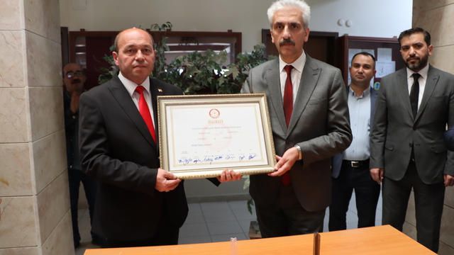 Ferizli Belediye Başkanı Mehmet Ata, mazbatasını aldı - Sakarya Haberleri