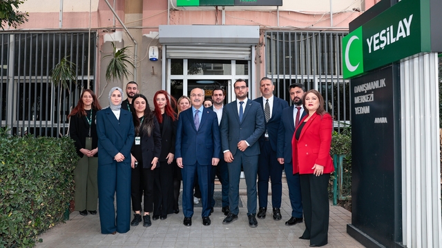 Adana Valisi Köşger, Yeşilay Danışmanlık Merkezini ziyaret etti - Adana ...
