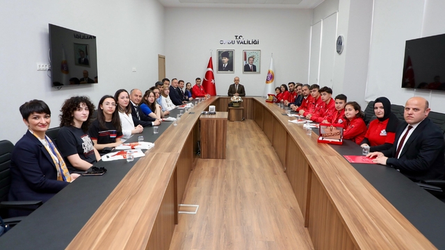 Ordu Valisi Erol, TEKNOFEST'te dereceye giren öğrencileri kutladı ...