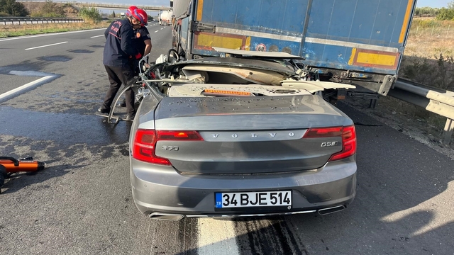 TIR'a arkadan çarpan otomobilin sürücüsü öldü - Adana Haberleri