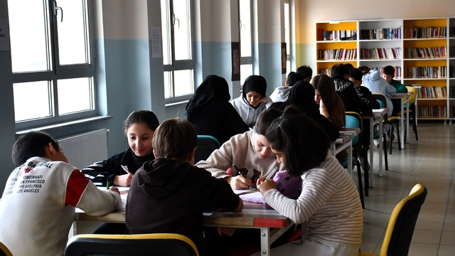 Bilecikli öğrenciler "Küçükler Yazar, Büyükler Çizer Projesi" ile ...
