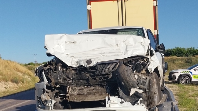 TIR'la çarpışan otomobildeki anne ve kızı öldü, baba ağır yaralı ...