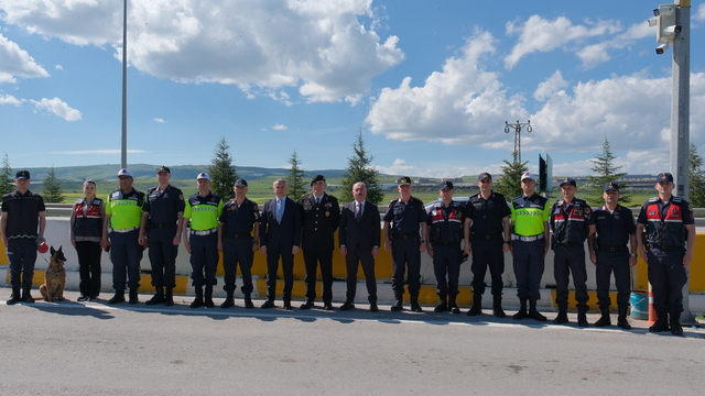 Çorum Valisi Çalgan, Çorum-Ankara kara yolunda trafik önlemlerini ...