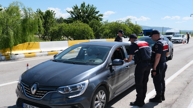 Çorum Valisi Çalgan, Çorum-Ankara kara yolunda trafik önlemlerini ...