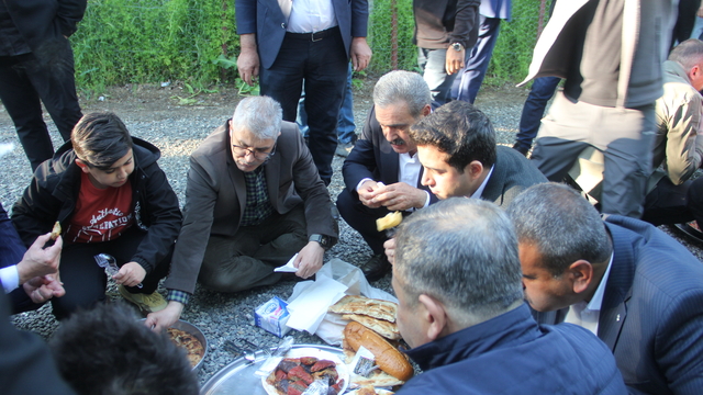 Bingöl'de 500 yıllık 'divan' geleneğini, Kurban Bayramı'nda da ...