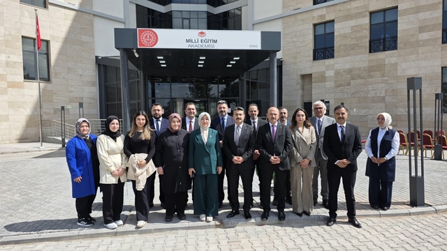 AK Parti Sivas Milletvekili Toy, Milli Eğitim Akademisi'ni ziyaret etti ...