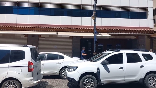 Diyarbakır'da banka şubesine silahlı saldırı - Diyarbakır Haberleri