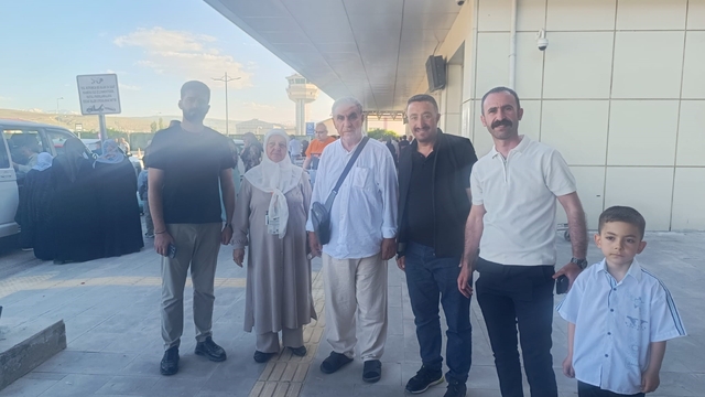Van'dan kutsal topraklara uzanan yolculuk sona erdi: İlk hac kafilesi ...
