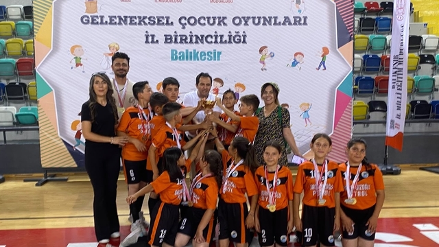 Ayvalık'ta küçük mahallenin büyük şampiyonları gururlandırdı Geleneksel ...