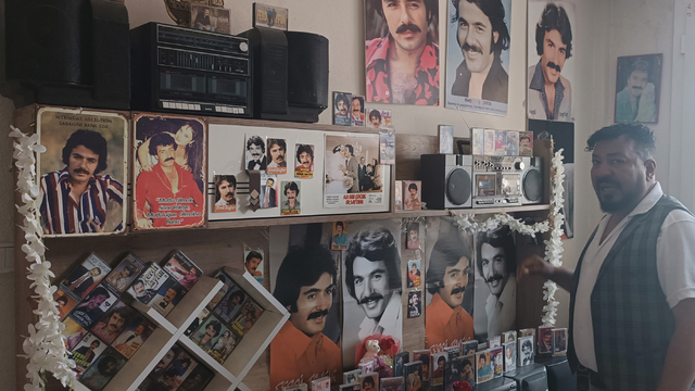 Ferdi Tayfur sevgisini evinde yaşatıyor - Gaziantep Haberleri